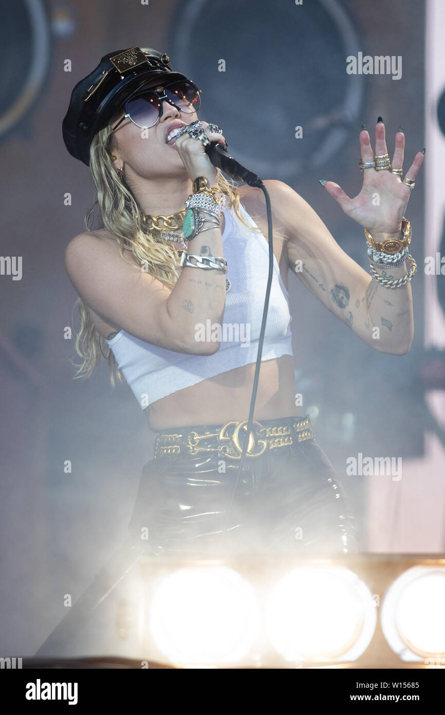 Miley Cyrus performing on the fifth day of the Glastonbury Festival at ...