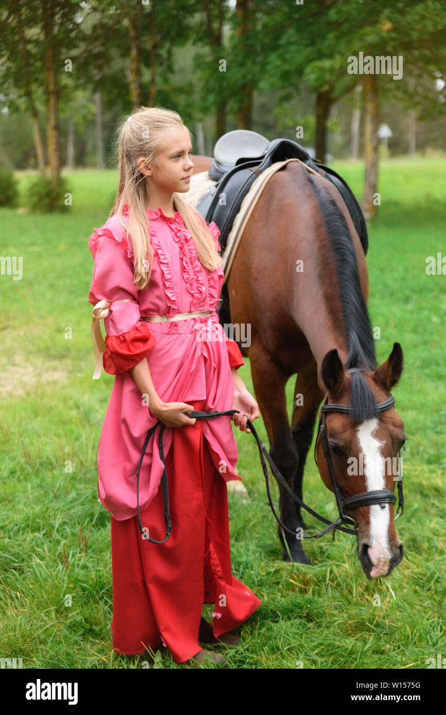Farm woman russia hi-res stock photography and images - Alamy