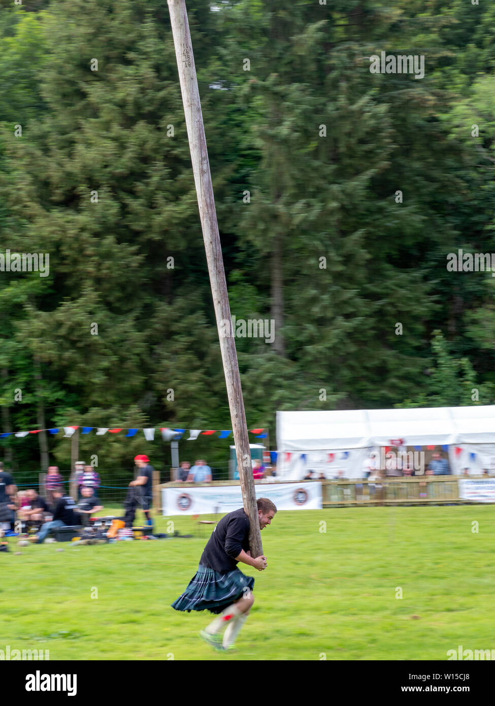 Lifting the kilt hi-res stock photography and images - Alamy