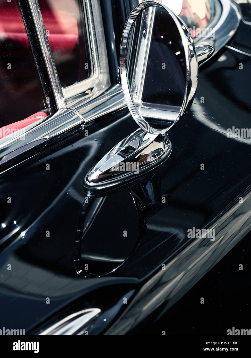 Vintage car round mirror hi-res stock photography and images - Alamy