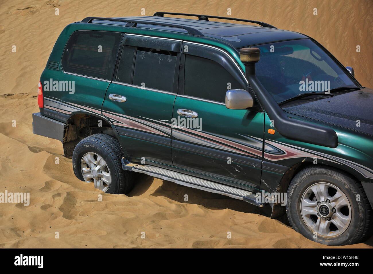 Car stuck in sand hi-res stock photography and images - Alamy