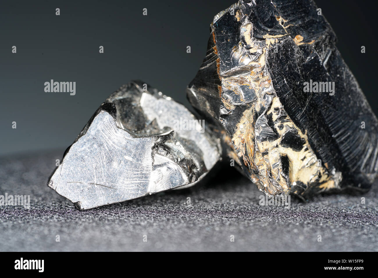 Shungit is a black rock that consists mainly of carbon and was ...