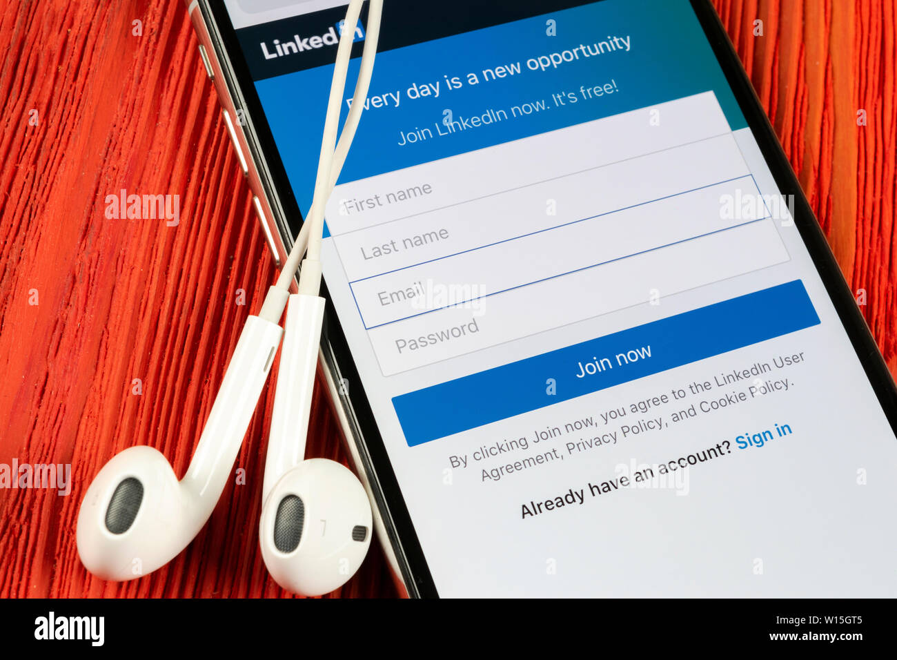 Linkedin company home page hi-res stock photography and images - Alamy