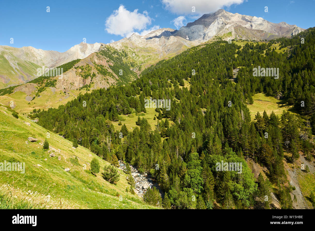 Parque natural de posets maladeta hi-res stock photography and images ...