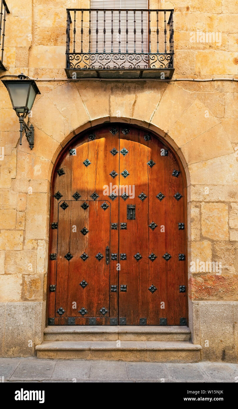 Old wall and gate hi-res stock photography and images - Alamy