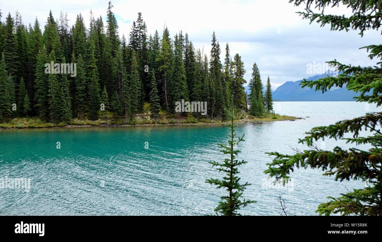 Maligne lake hiking hi-res stock photography and images - Alamy