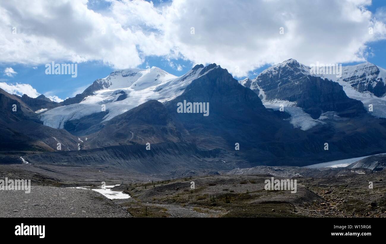 Solid mountains hi-res stock photography and images - Alamy