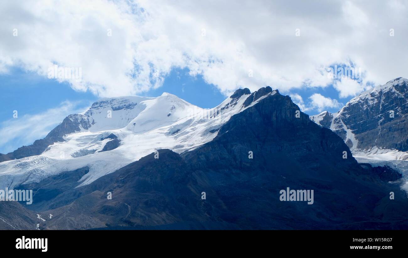 Solid mountains hi-res stock photography and images - Alamy