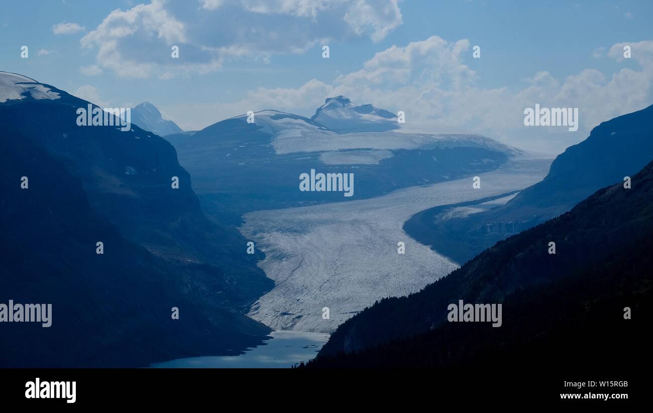 Solid mountains hi-res stock photography and images - Alamy