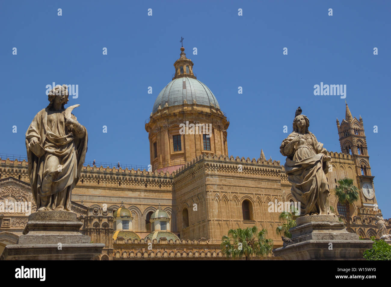 Medieval arab architecture hi-res stock photography and images - Alamy