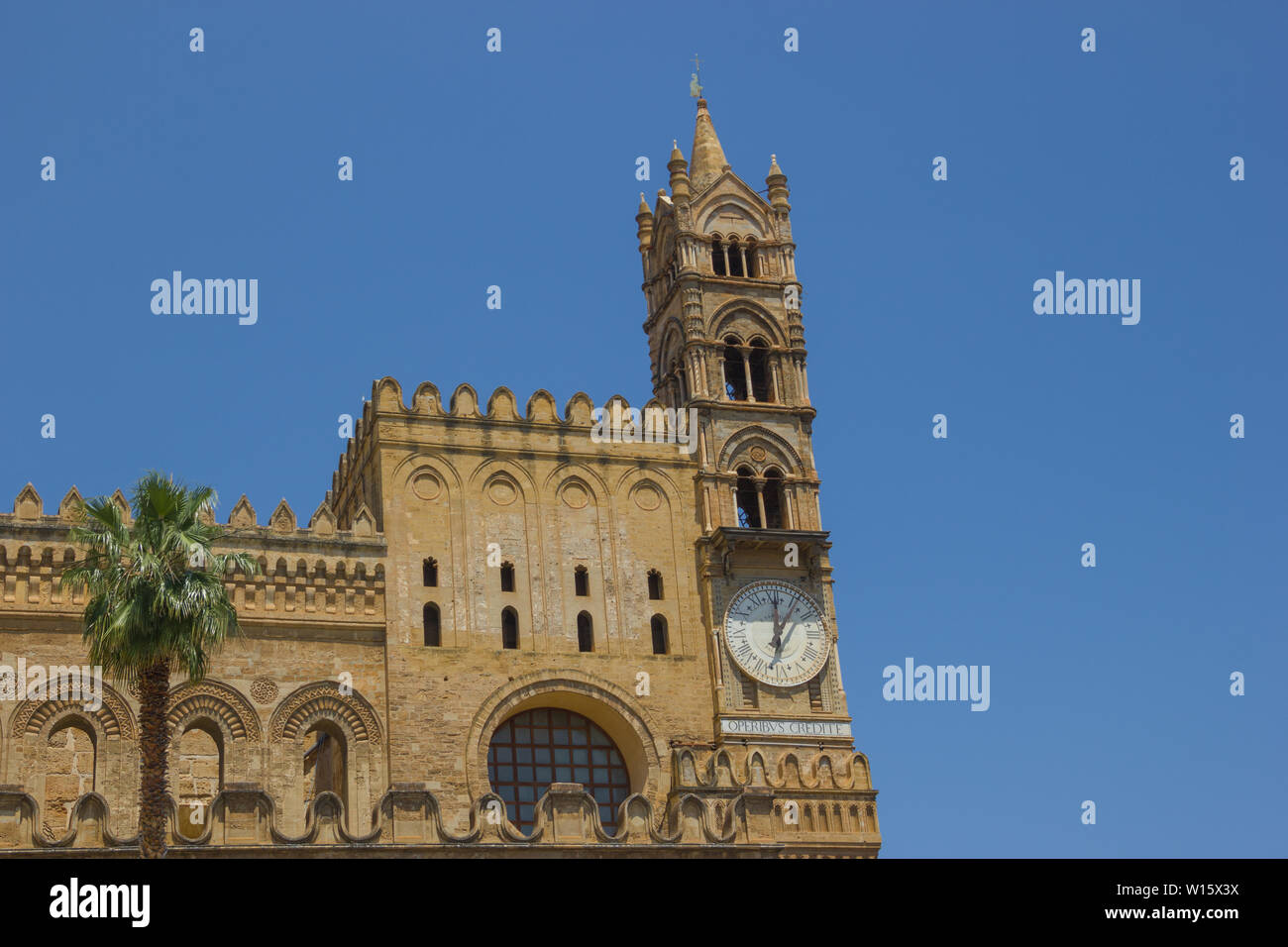 Medieval arab architecture hi-res stock photography and images - Alamy