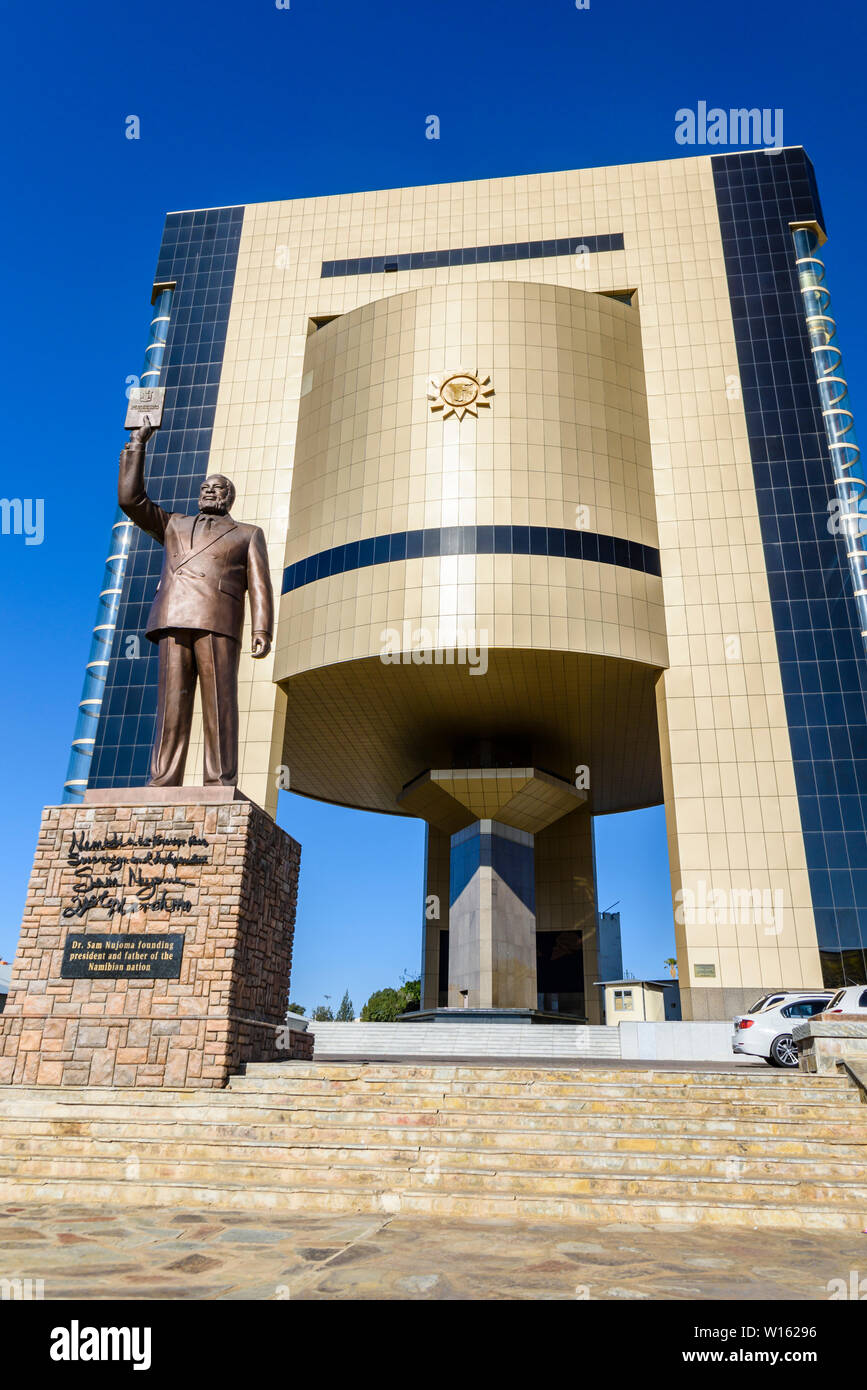 Statue of Sam Nujoma, the first president of Namibia, Namibian Museum ...