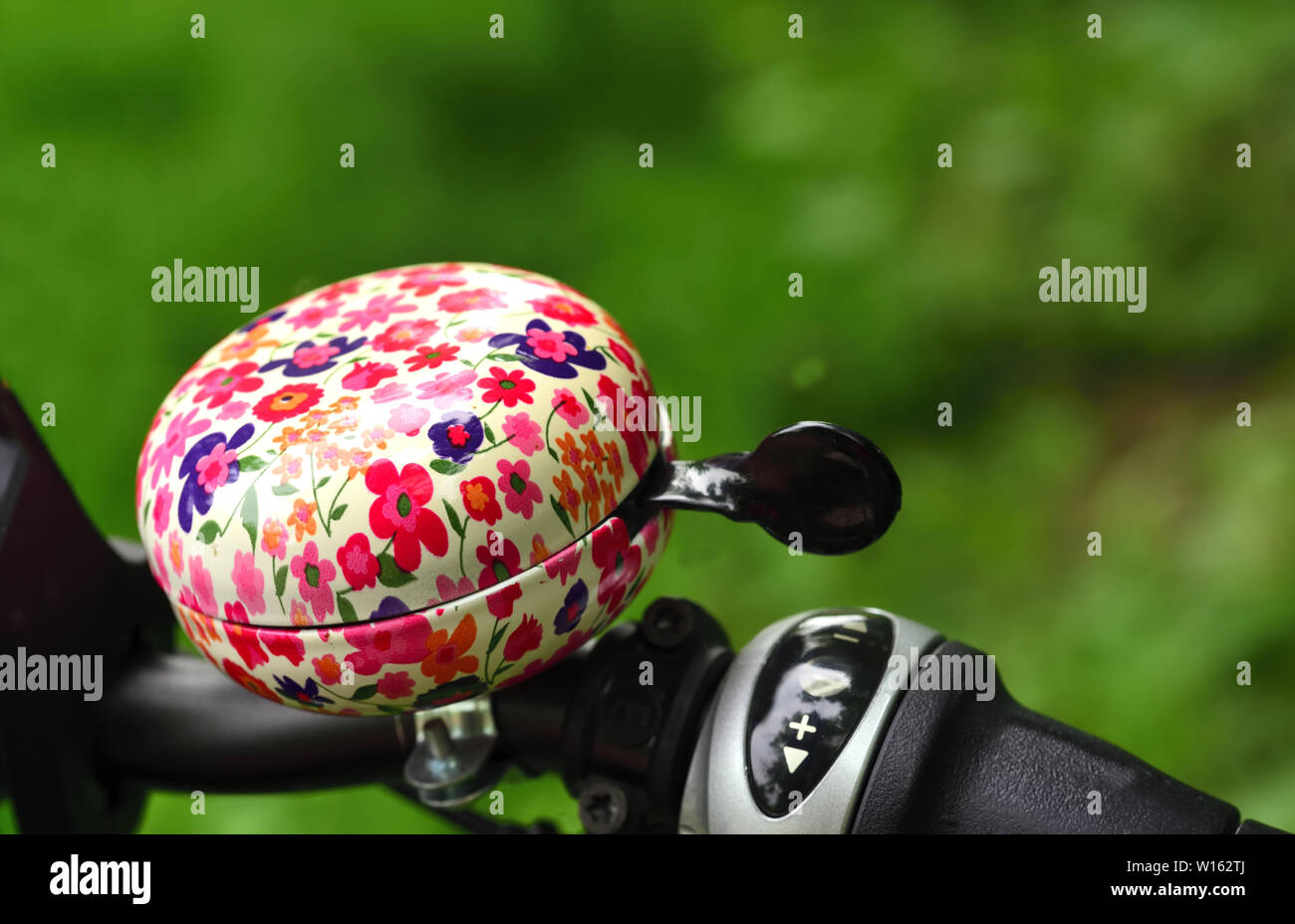 Bicycle bell hi-res stock photography and images - Alamy