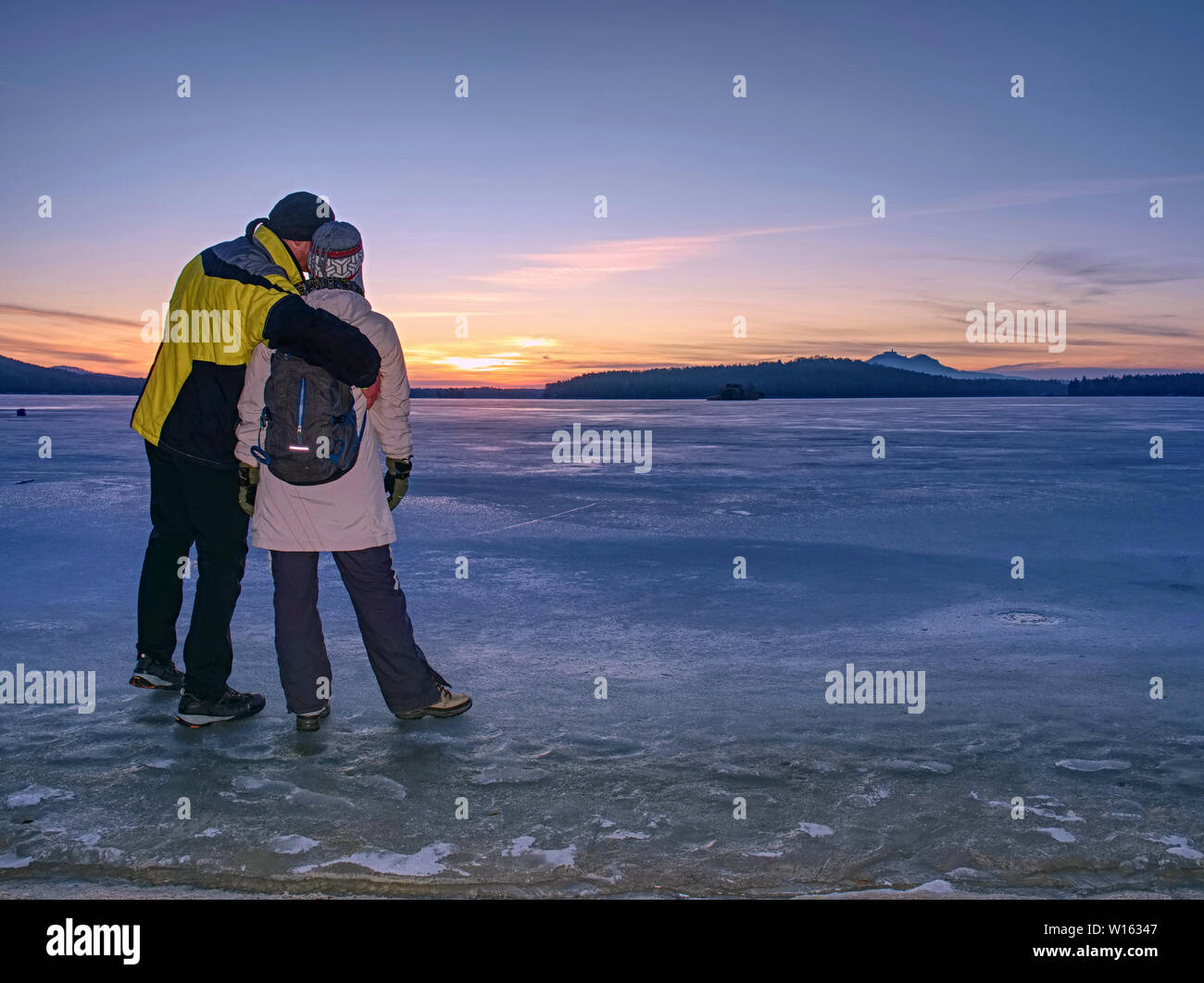 Puffy jackets hi-res stock photography and images - Alamy