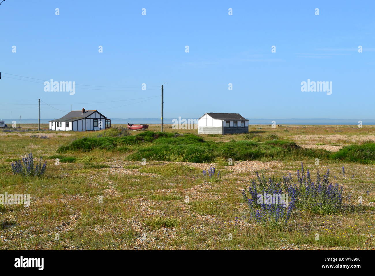 Shacks at lonely, windswept Dungeness, an other-worldly peninsular on ...