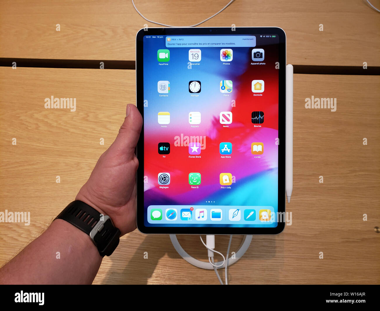 Apple store usa 2019 hi-res stock photography and images - Alamy