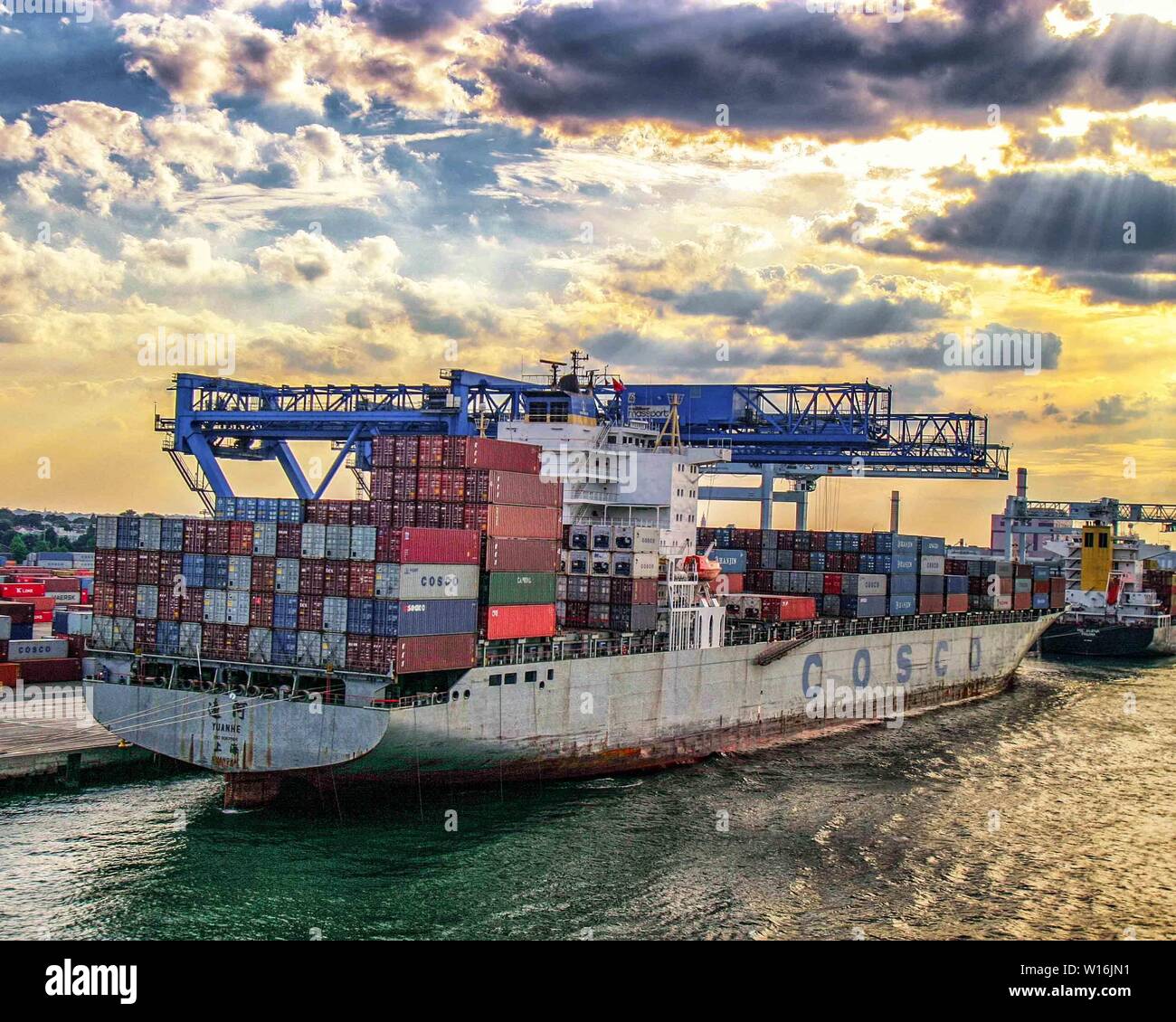 Major shipping facility hi-res stock photography and images - Alamy