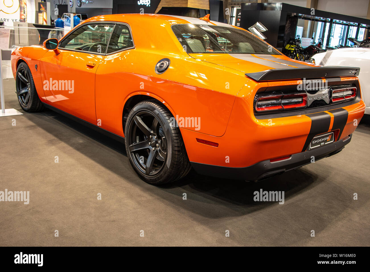 Dodge challenger srt hellcat hi-res stock photography and images - Alamy