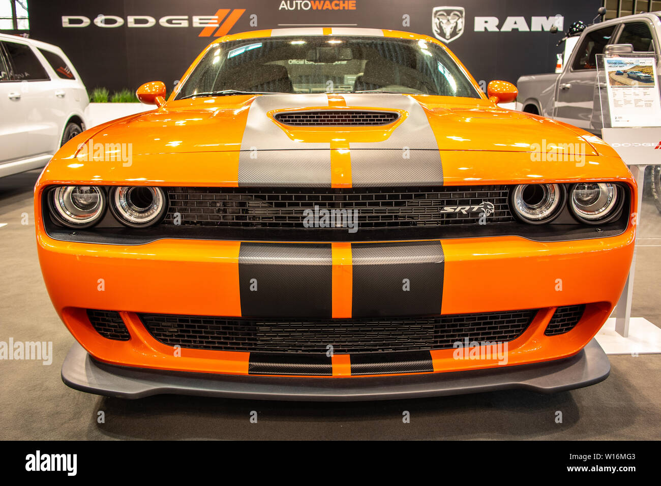 Dodge challenger srt hellcat hi-res stock photography and images - Alamy