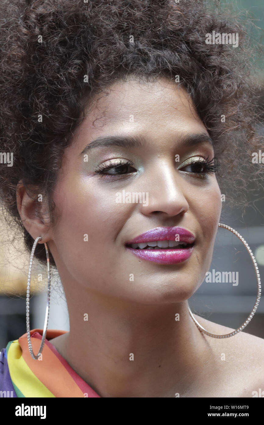 Fx pose dominique hi-res stock photography and images - Alamy