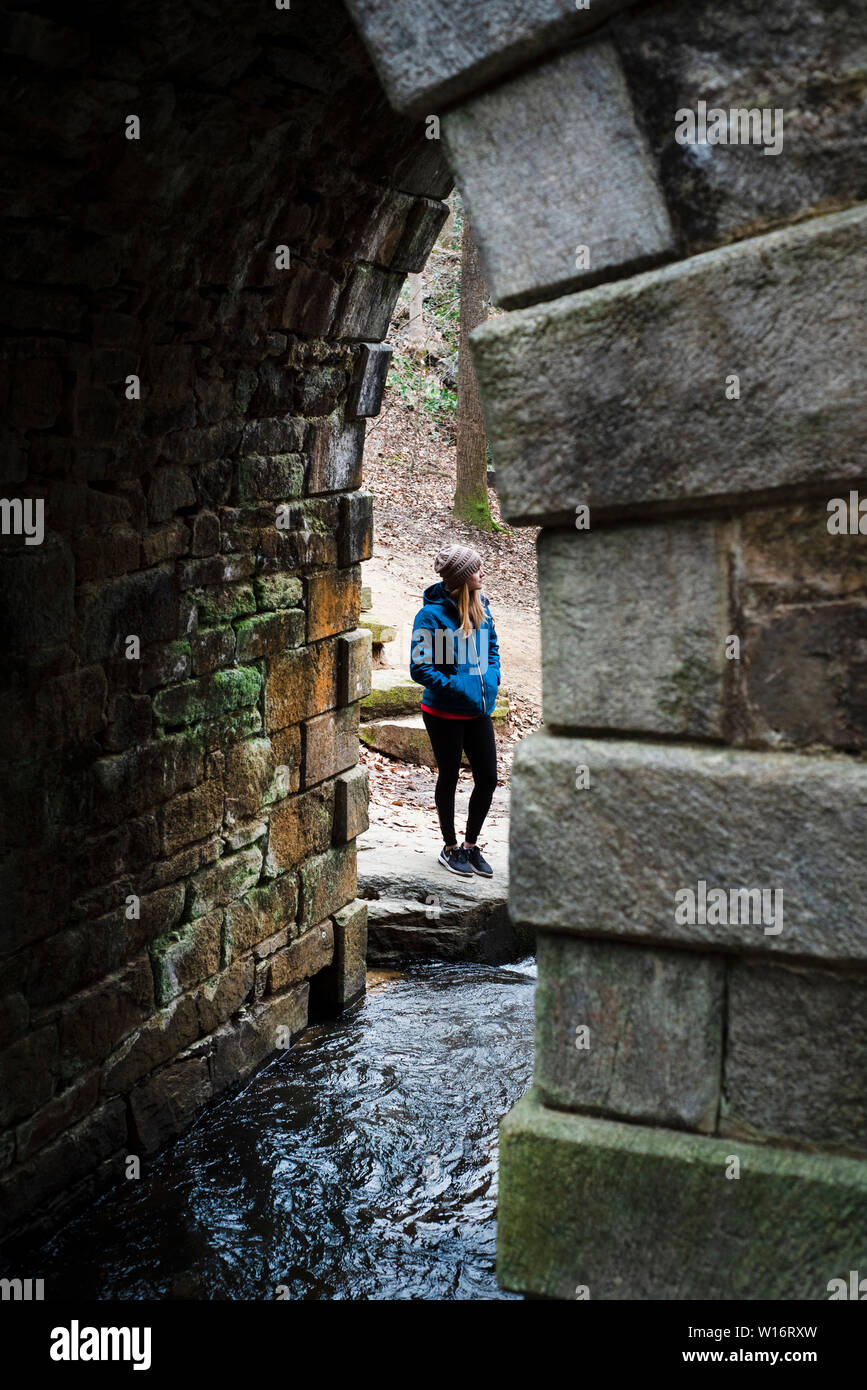 Woman under bridge hi-res stock photography and images - Alamy