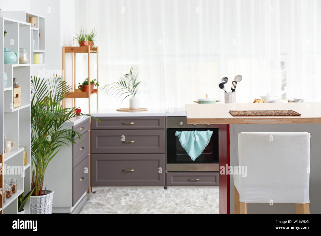 Interior of modern comfortable kitchen Stock Photo - Alamy
