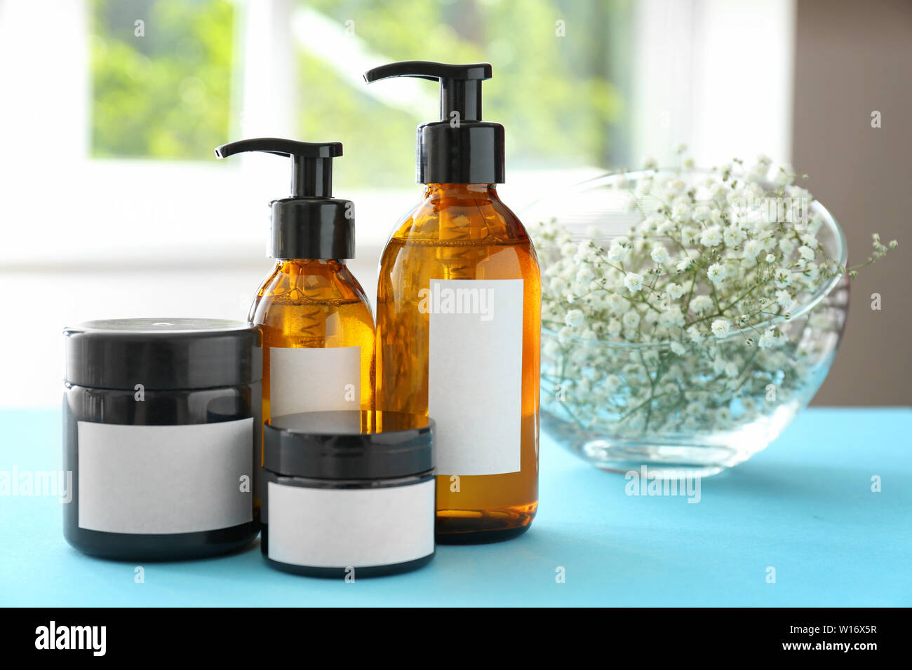 Shampoo bowl hi-res stock photography and images - Alamy