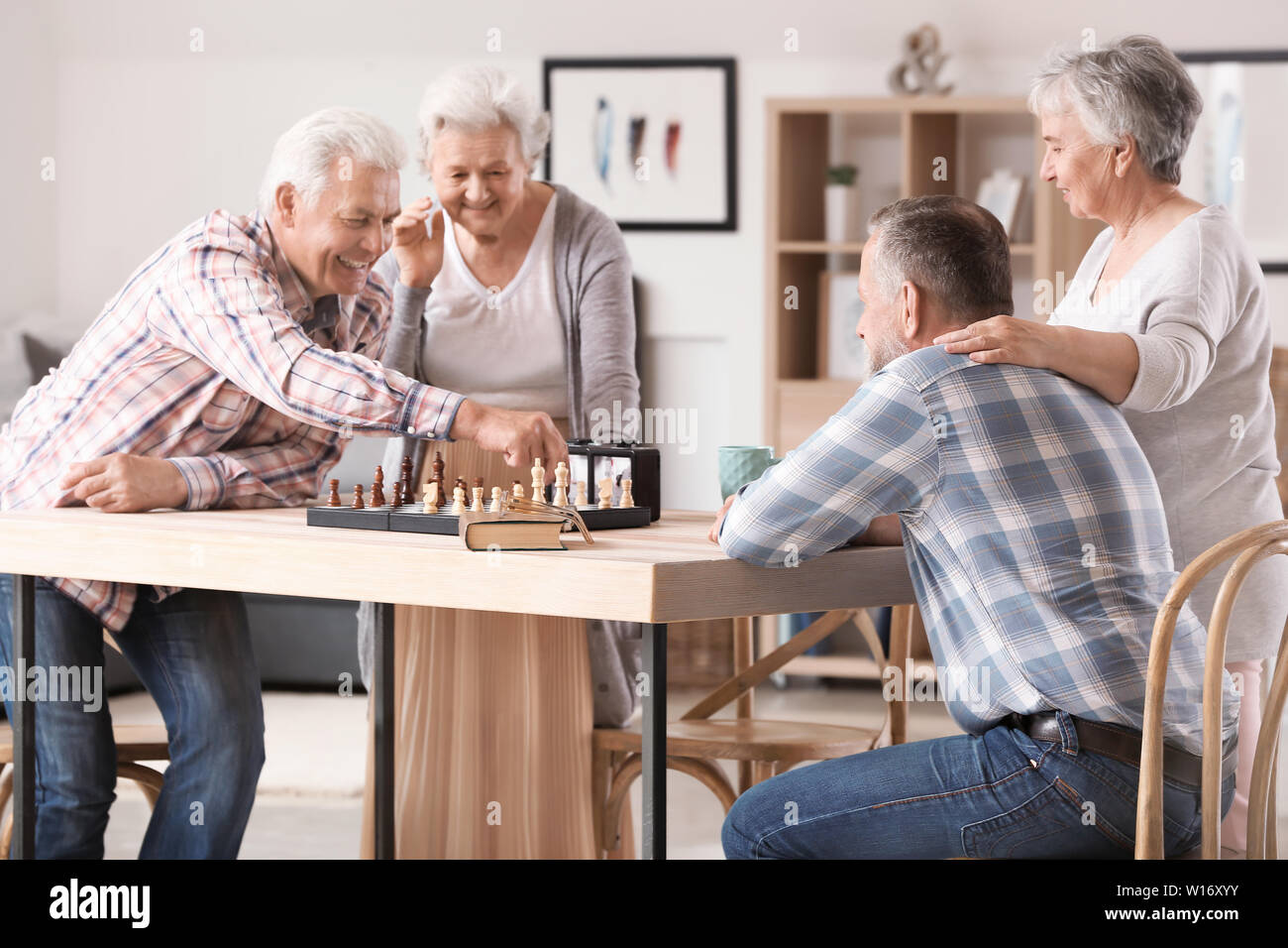 Elderly people playing chess hi-res stock photography and images - Alamy