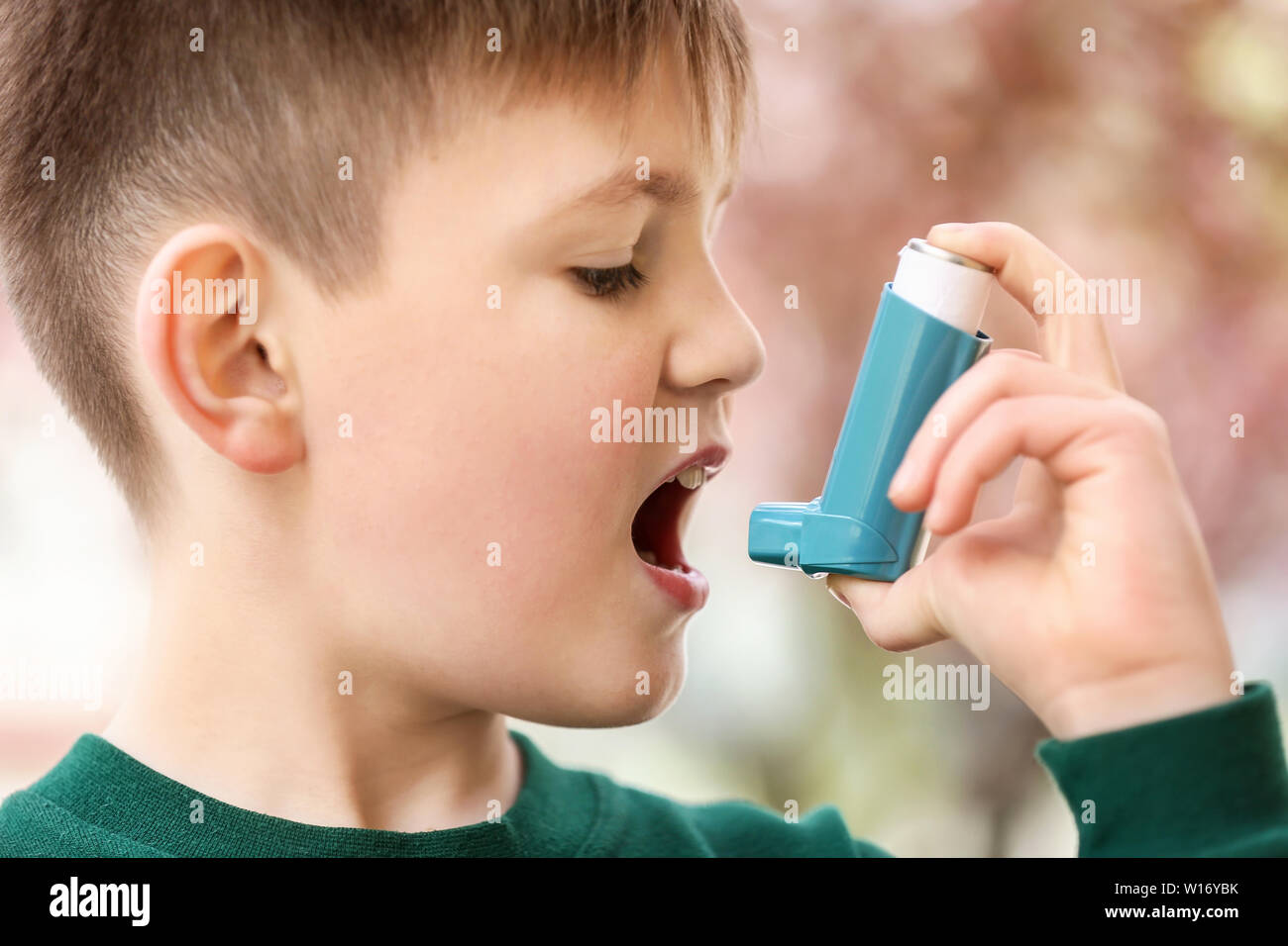 Asthma attack boy hi-res stock photography and images - Alamy