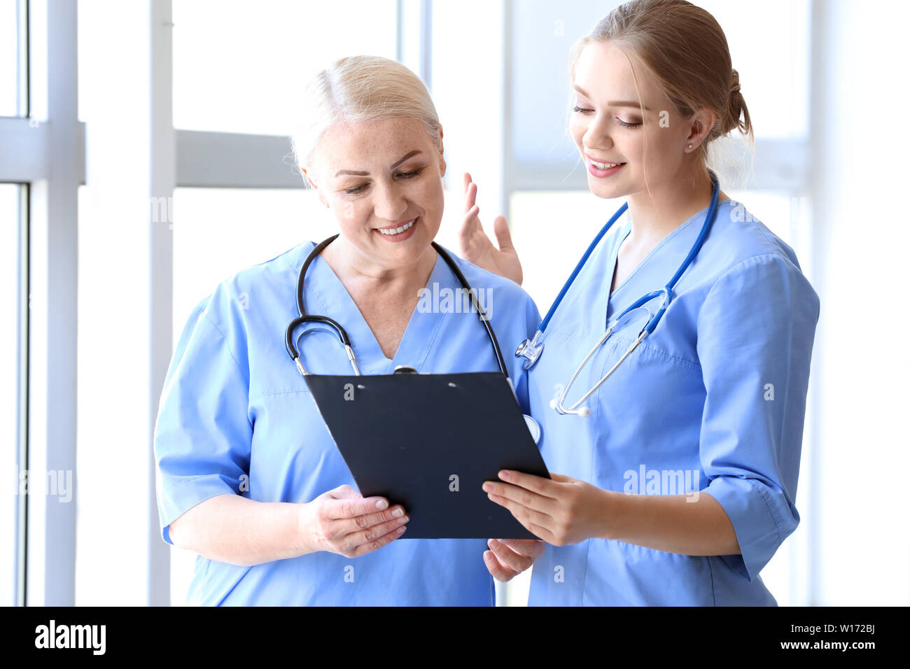 Laboratory assistants hi-res stock photography and images - Alamy