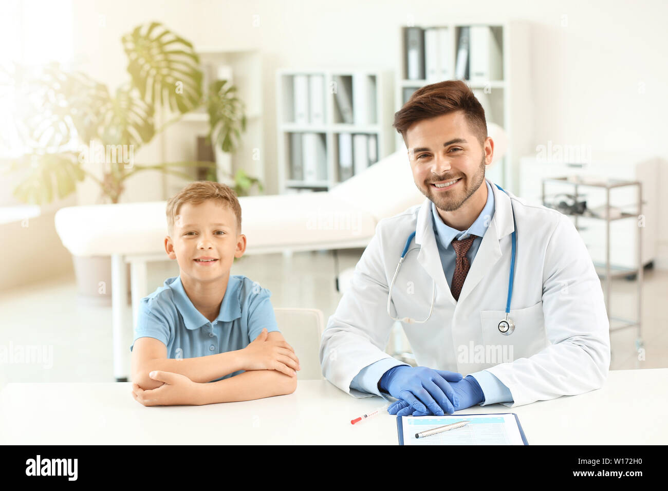 Cute little boy at doctor's office Stock Photo - Alamy