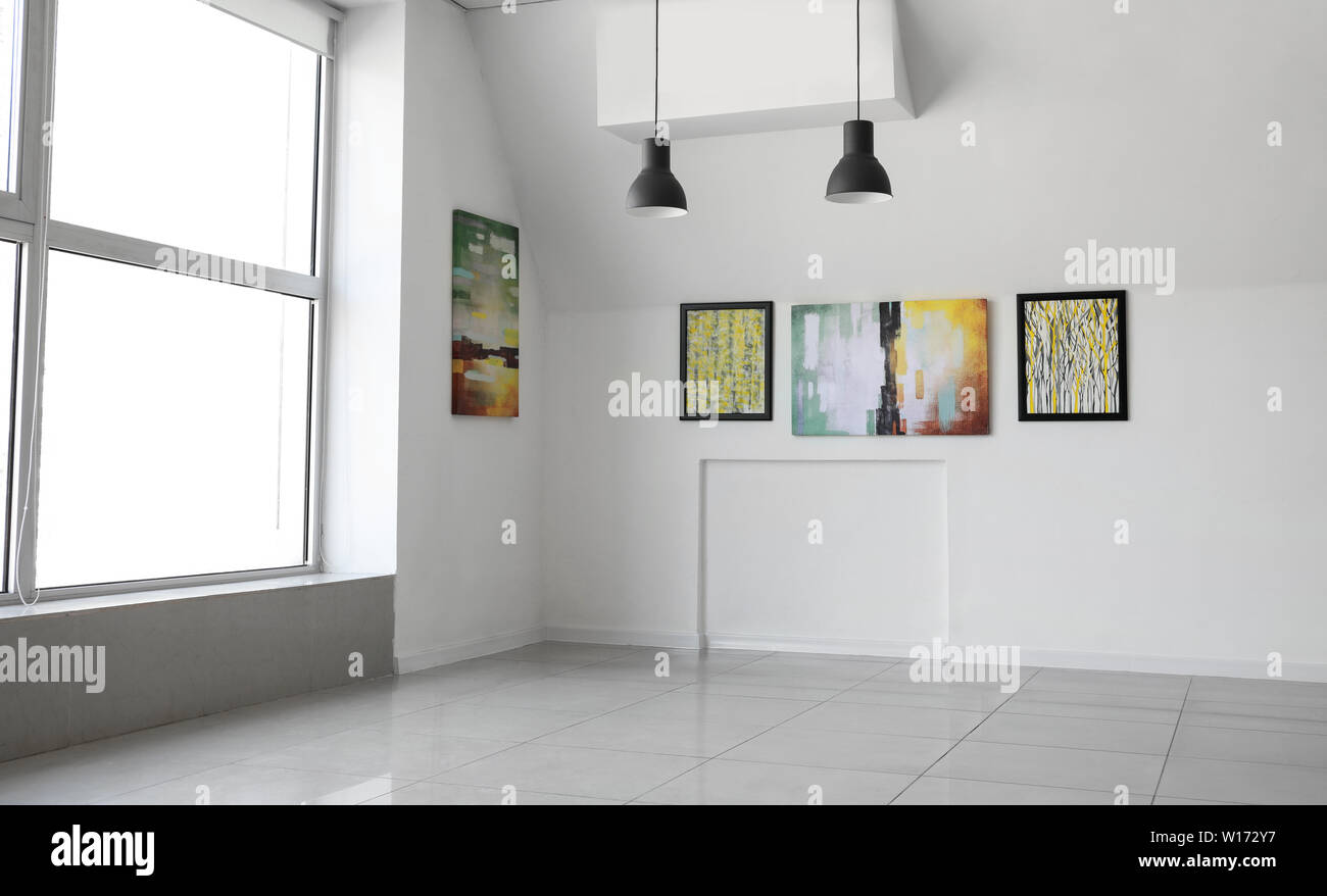 Interior of modern art gallery Stock Photo - Alamy