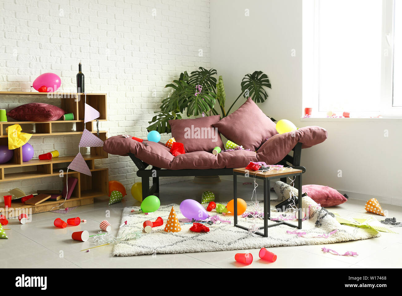 Room after party hi-res stock photography and images - Alamy