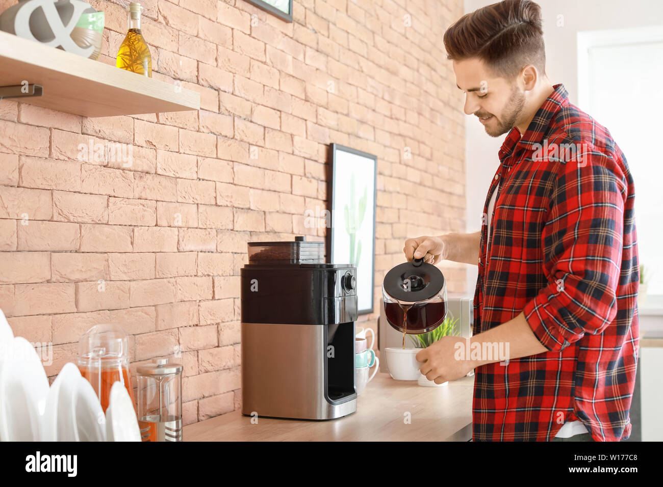 Man using machine pot hi-res stock photography and images - Alamy