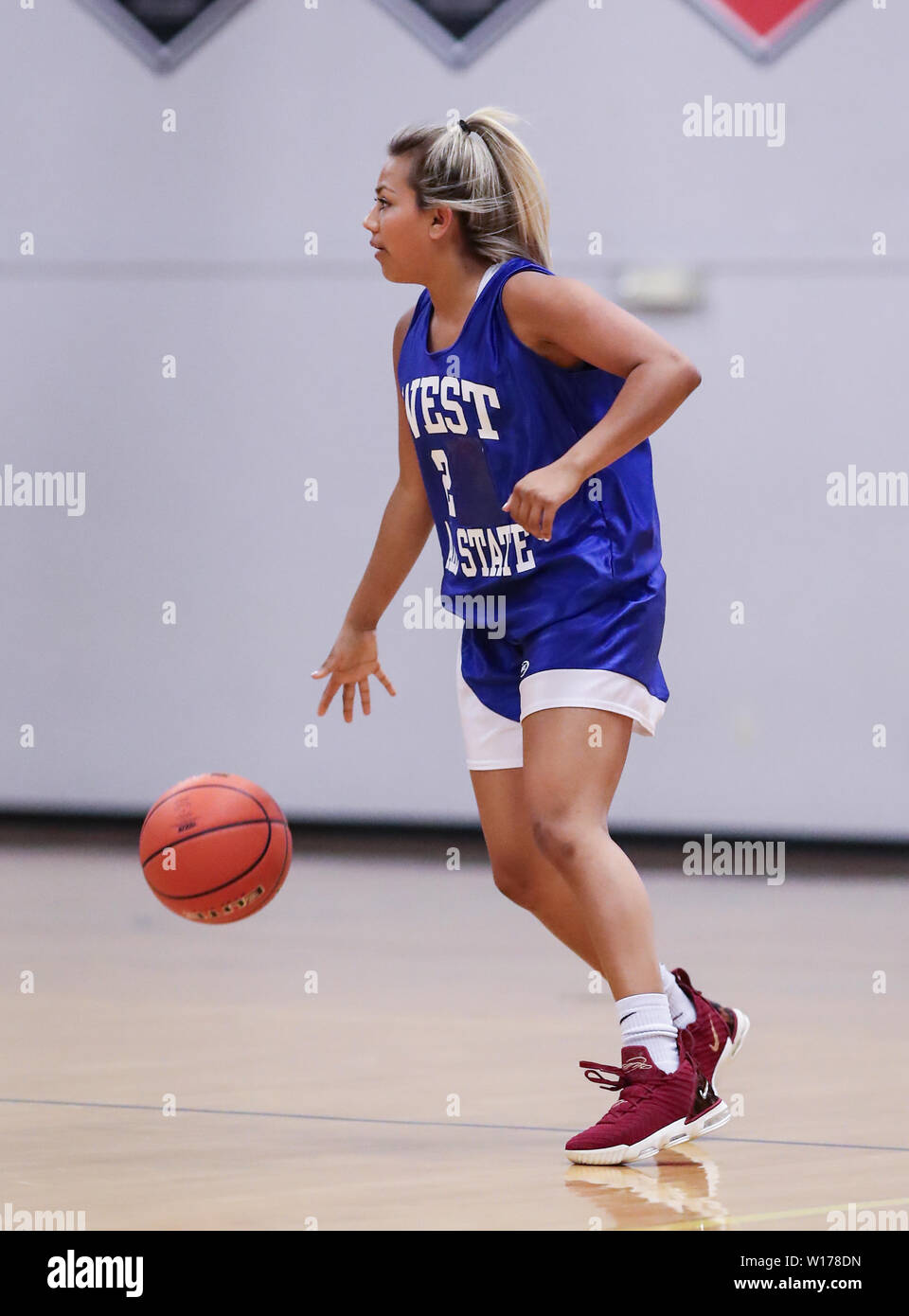 Basketball action at the Washington State 2A and 3A All Star Game in ...