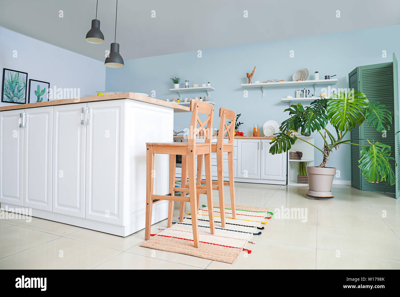 Interior of modern comfortable kitchen Stock Photo - Alamy