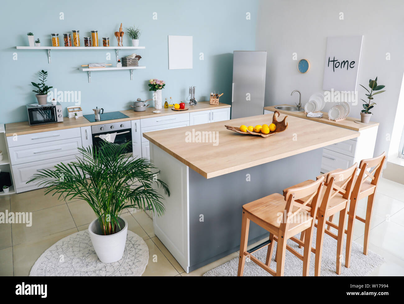 Interior of modern comfortable kitchen Stock Photo - Alamy