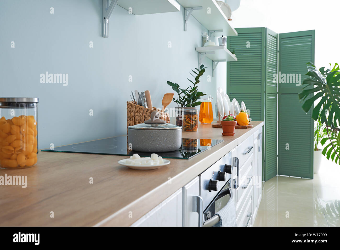 Interior of modern comfortable kitchen Stock Photo - Alamy