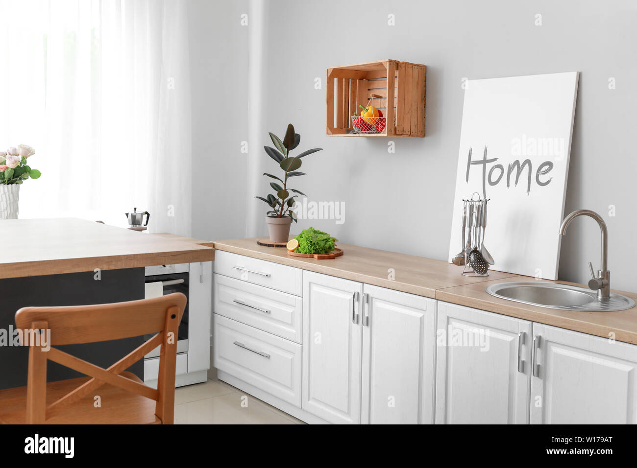 Interior of modern comfortable kitchen Stock Photo - Alamy