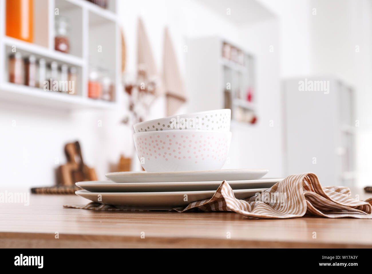 Kitchen island food on plates hi-res stock photography and images - Alamy