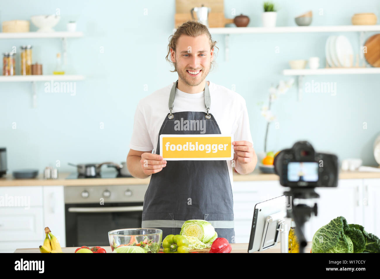 Popular food vlog hi-res stock photography and images - Alamy