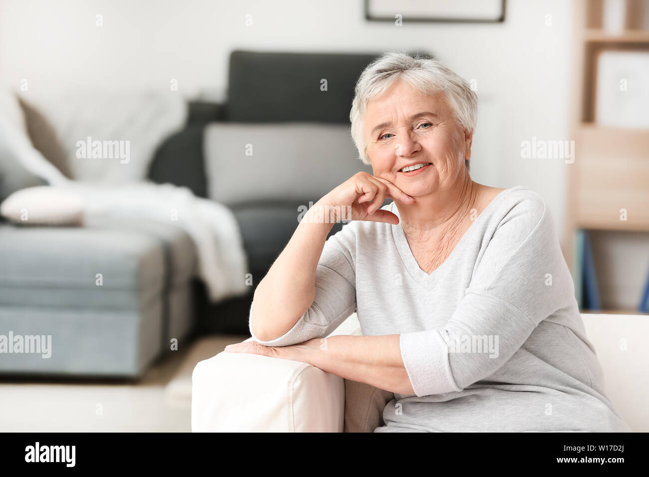 Woman in assisted living center hi-res stock photography and images - Alamy