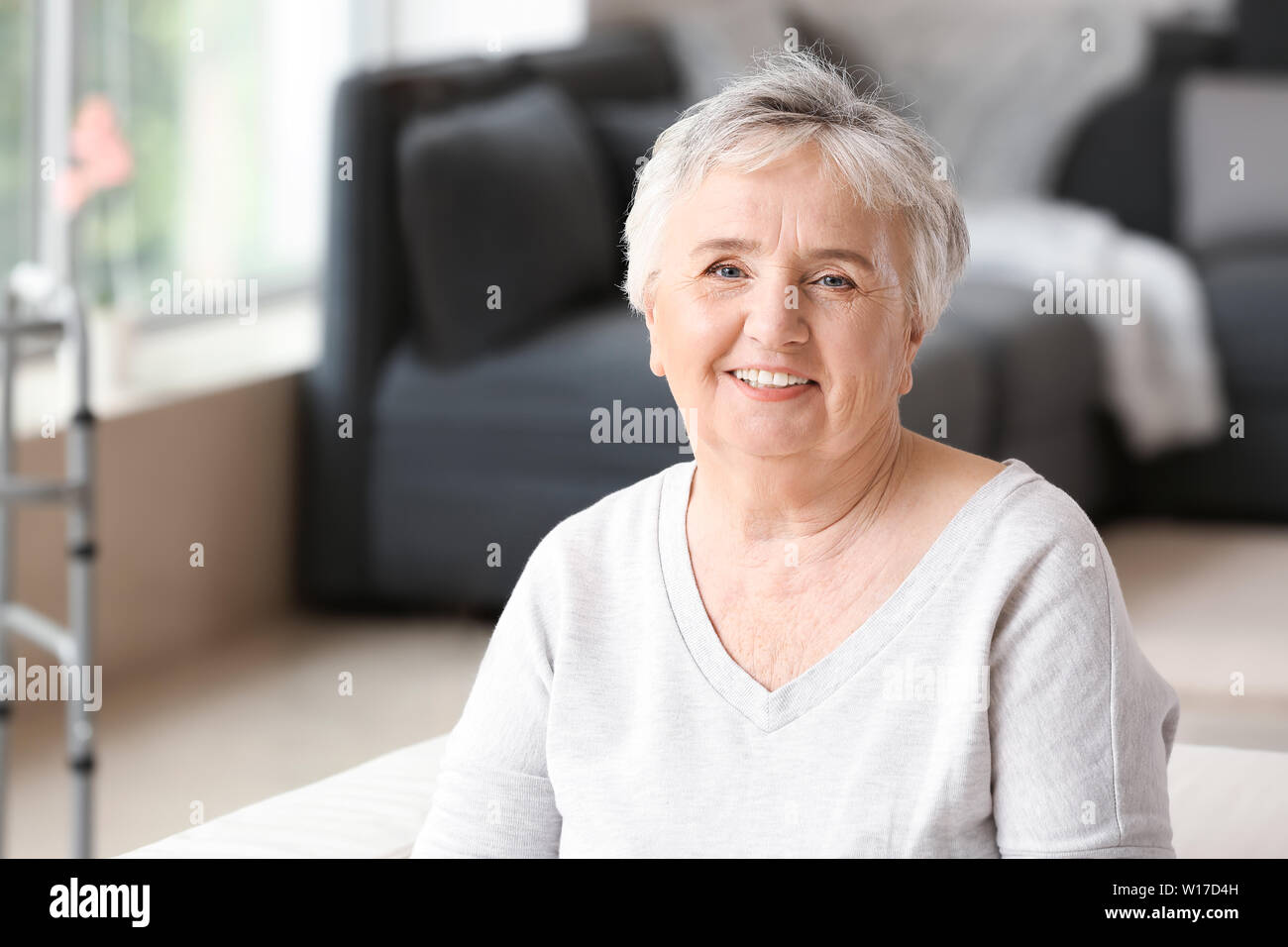 Woman in assisted living center hi-res stock photography and images - Alamy