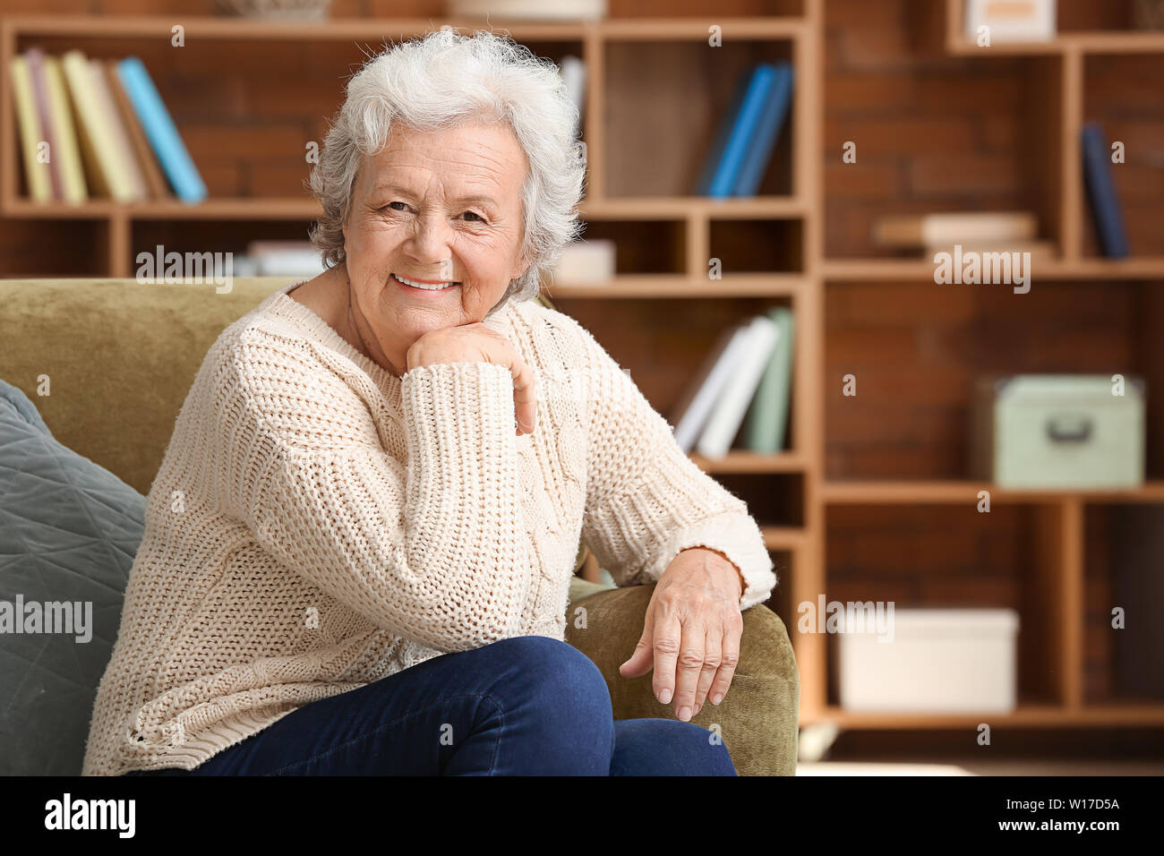 Woman in assisted living center hi-res stock photography and images - Alamy