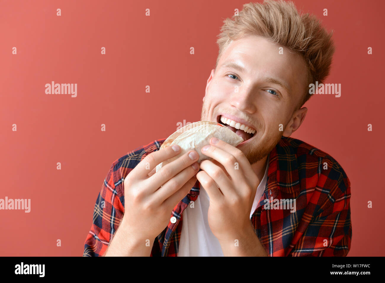 Man eating taco hi-res stock photography and images - Alamy
