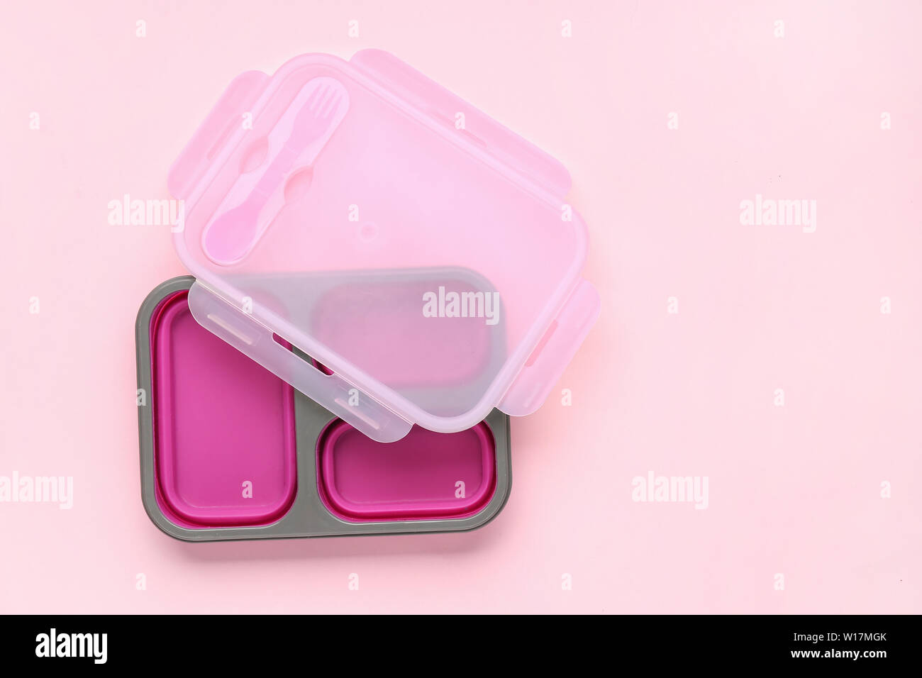 Empty school lunch box on color background Stock Photo - Alamy
