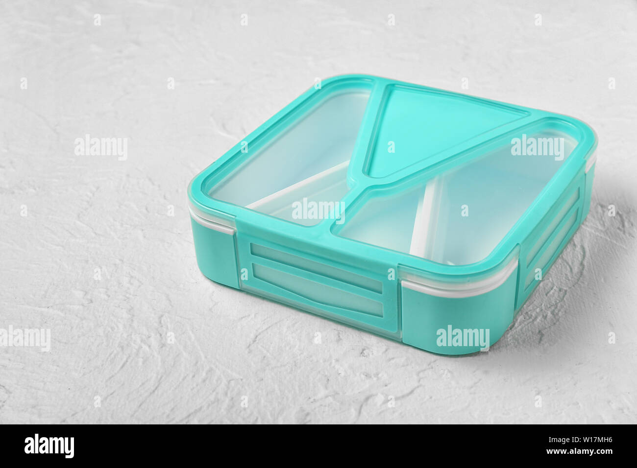 Empty school lunch box on white background Stock Photo - Alamy