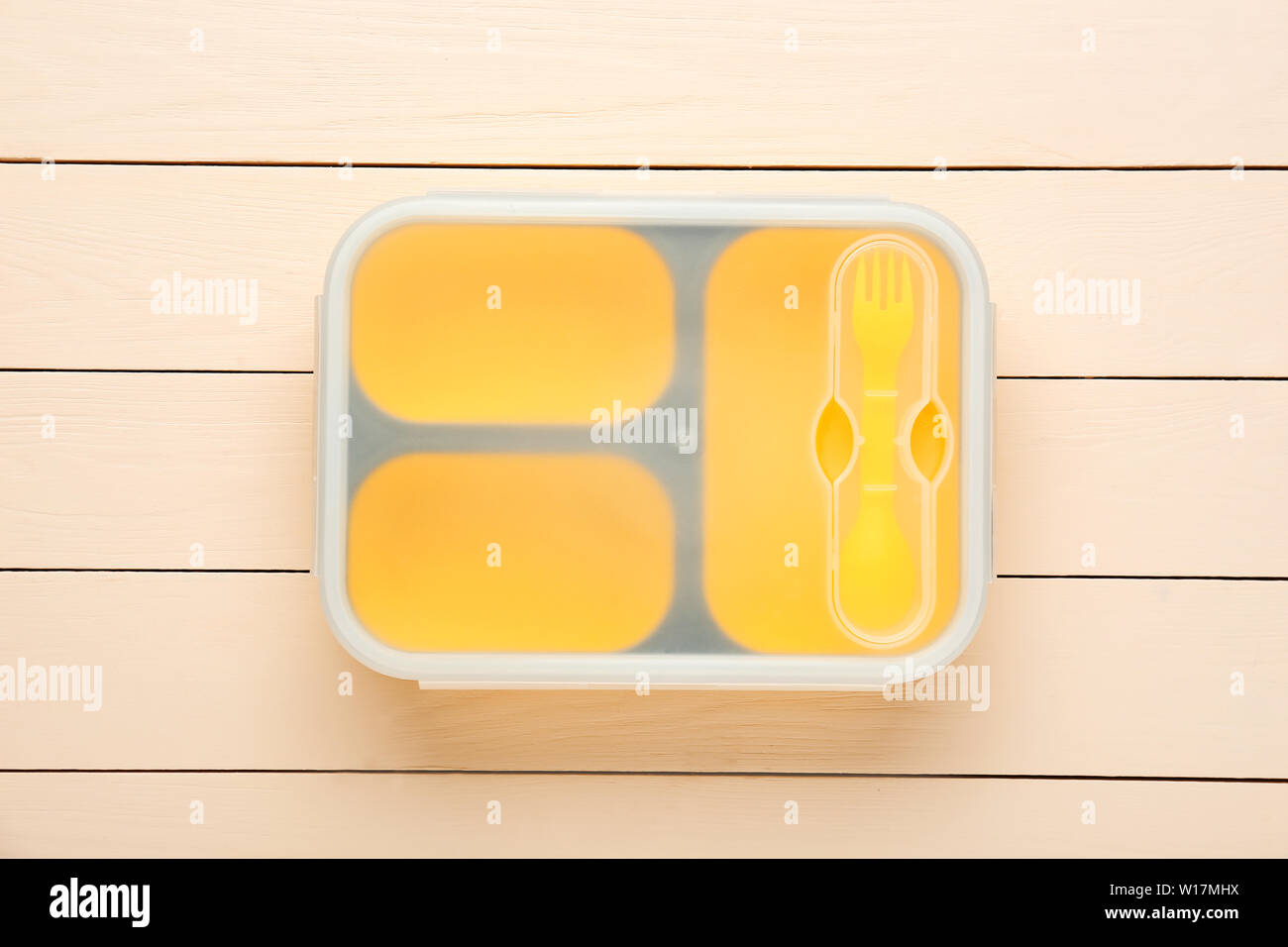 Empty school lunch box on white wooden background Stock Photo - Alamy