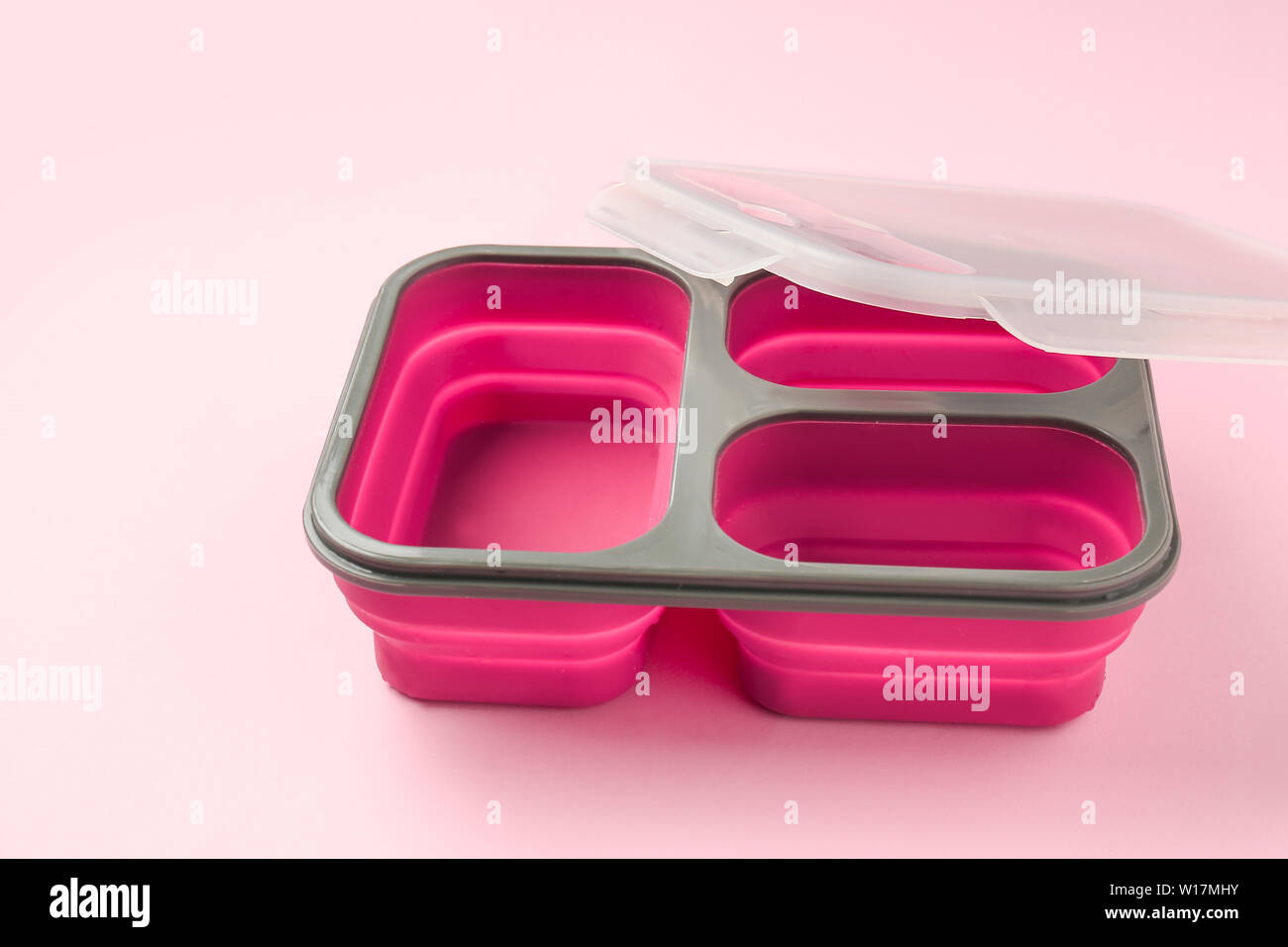 Empty school lunch box on color background Stock Photo - Alamy
