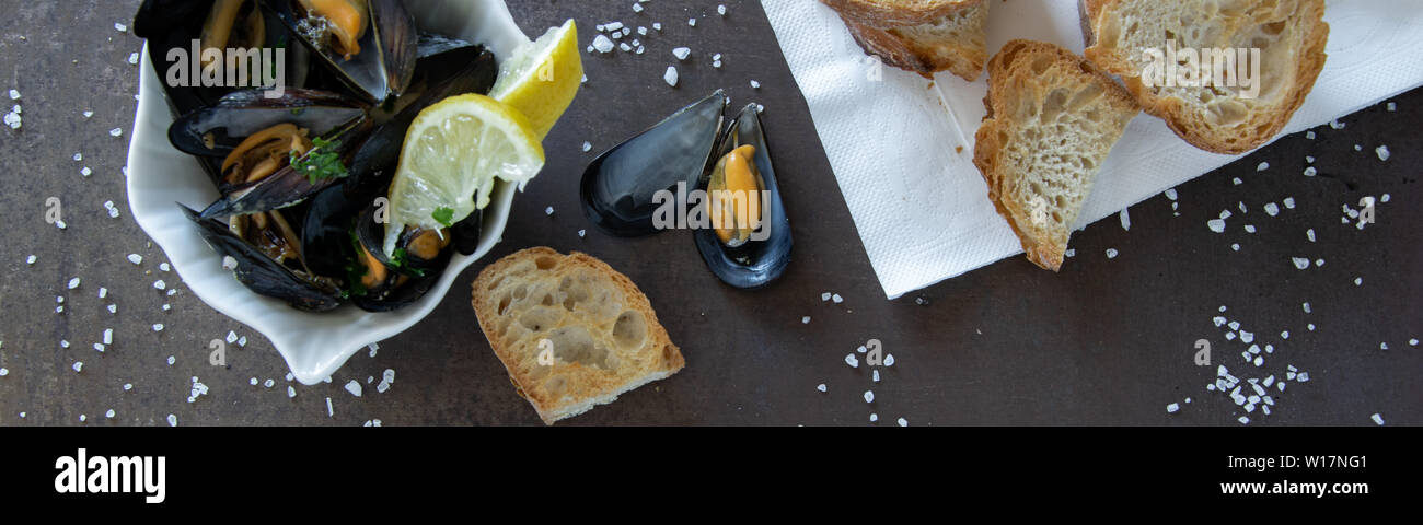 Cooked delicious black mussel with toasted bread. Healthy eating ...